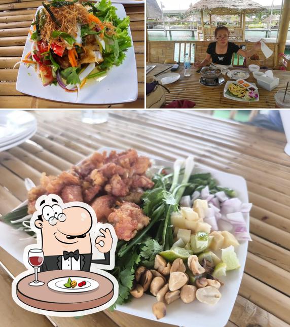Kin Tiew Chomthung Salaya, Maha Sawat - Restaurant menu, prices and reviews