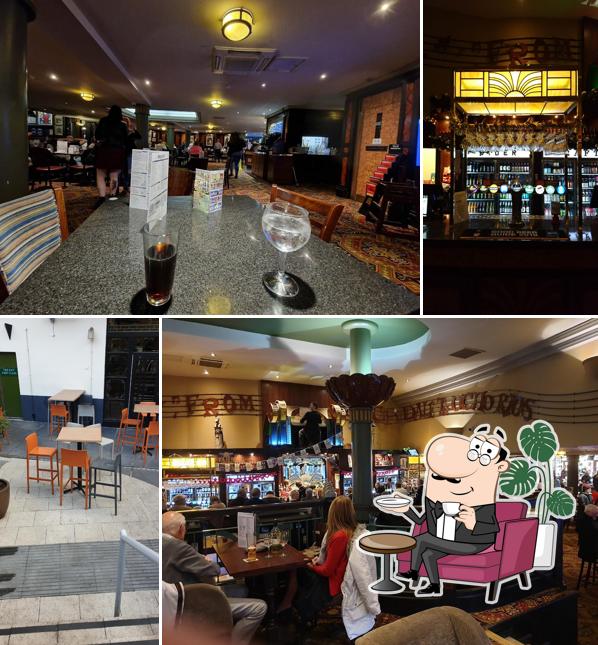 The Regal Moon - JD Wetherspoon, Rochdale - Restaurant menu, prices and ...