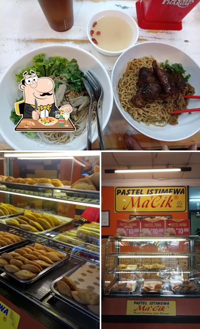 Pastel Istimewa Ma'Cik Kelapa Gading, North Jakarta - Restaurant menu ...