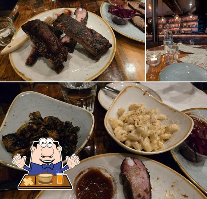 SmoQue N' Bones, Toronto, St. Patrick - Restaurant menu, prices and reviews