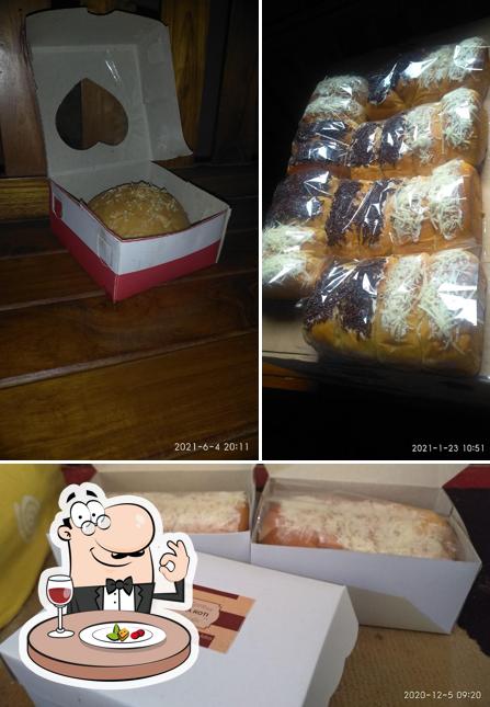 Subma Roti dan aneka kue kering dan basah, Genteng Wetan - Menú del ...