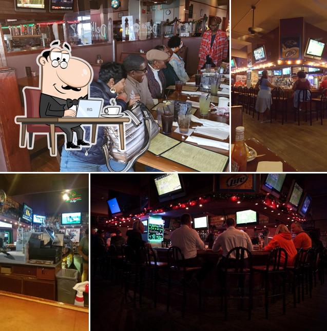 Dellis' Restaurant Bar & Grill, Rosedale - Restaurant menu, prices and ...