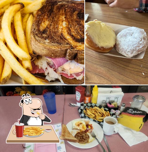 THE DONUT HUT AND BAKERY, Unadilla - Restaurant menu, prices and reviews