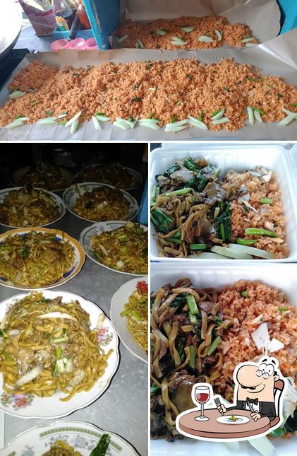 Rombong Biru Bapak e Zikri ( Nasi Goreng, Capjai & Mie), Sidoarjo ...