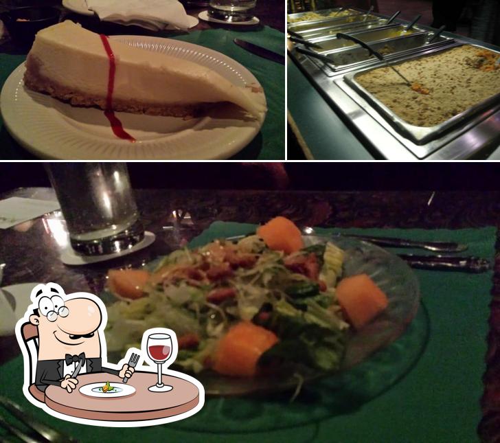 La Comedia Dinner Theatre, Springboro - Restaurant menu, prices and reviews