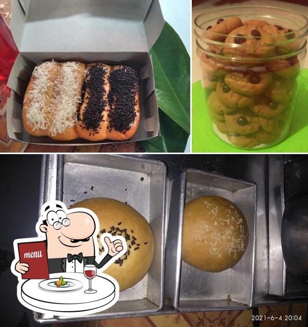 Subma Roti dan aneka kue kering dan basah, Genteng Wetan - Menú del ...