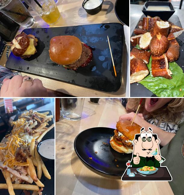 Raging Ryno's, Cedar Rapids - Restaurant menu, prices and reviews