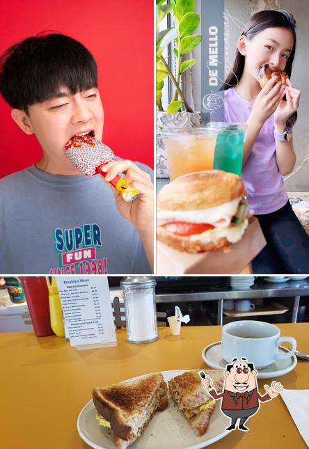 Mellos Coffee Shop, Ottawa - Restaurant menu, prices and reviews