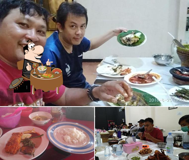 Pondok Ikan Bakar Asian, Tungkaran Pangeran - Restaurant menu, prices ...