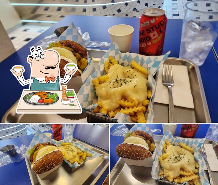 홍대수제버거 스페이스원 버거 Space One burger, Seoul - Restaurant menu, prices and ...