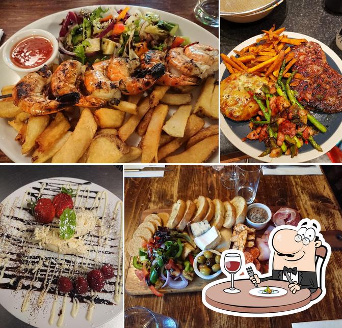 The Kettlebridge Inn, Bar & Italian Restaurant, Kettlebridge ...