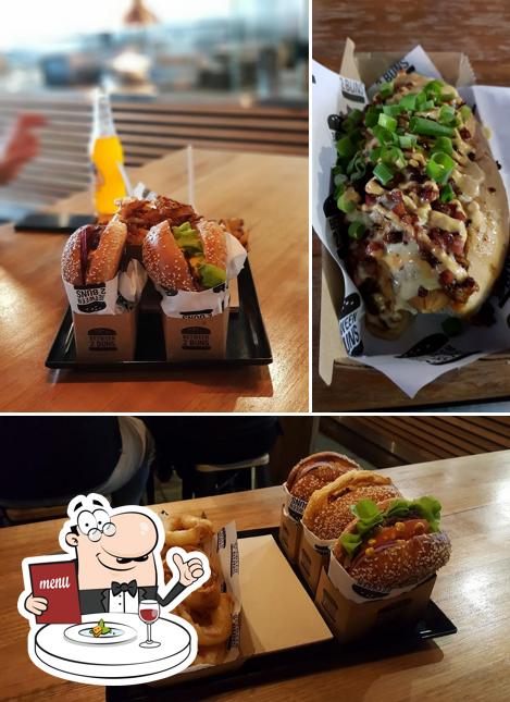 Between 2 Buns, Hoppers Crossing - Restaurant menu, prices and reviews