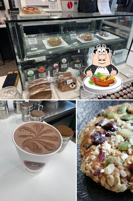 Mos Mos Coffee, Toronto, Queen - Restaurant menu, prices and reviews