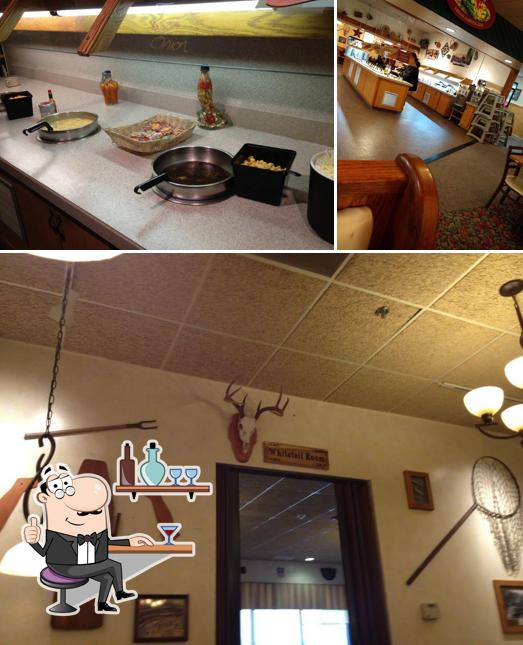 Hoss's Steak & Sea House, Seneca - Restaurant menu, prices and reviews