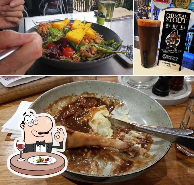 Gryphons Caffe & Bar, Griffith - Restaurant menu, prices and reviews