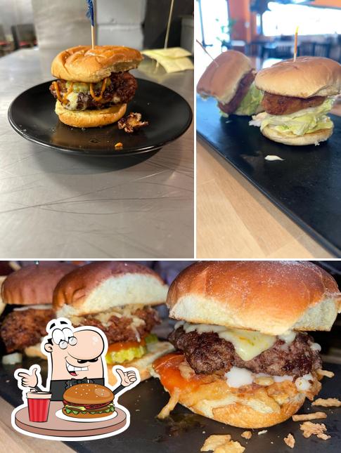 Raging Ryno's, Cedar Rapids - Restaurant menu, prices and reviews