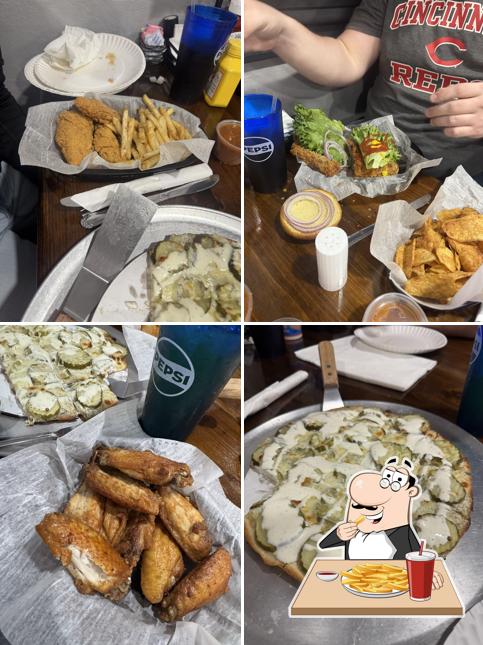 The Top Hat Sports Grill, Saint Paris - Restaurant menu, prices and reviews