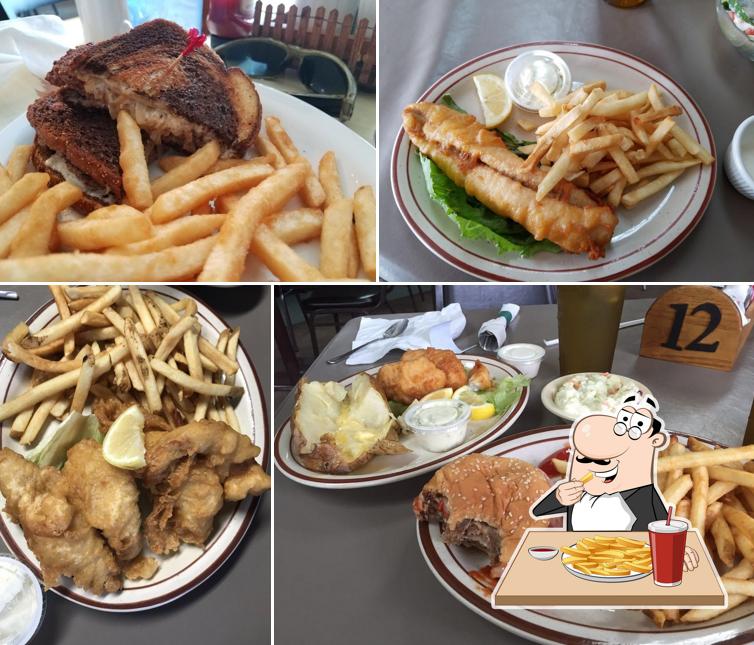 Top 5 restaurants with chicken in Manistique, november 2025 ...