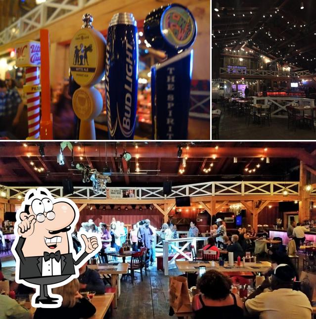 Tin Rooster Honky Tonk, Verona - Restaurant menu, prices and reviews
