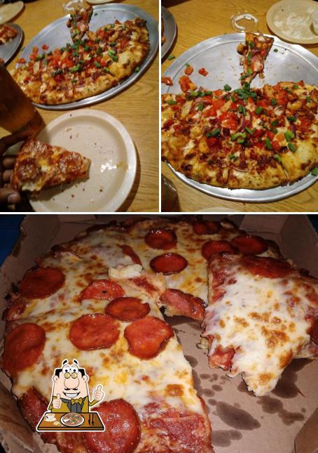 Round Table Pizza, Santa Paula - Restaurant menu, prices and reviews