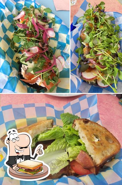 Loaf Lounge, Chicago, Belmont - Restaurant menu, prices and reviews