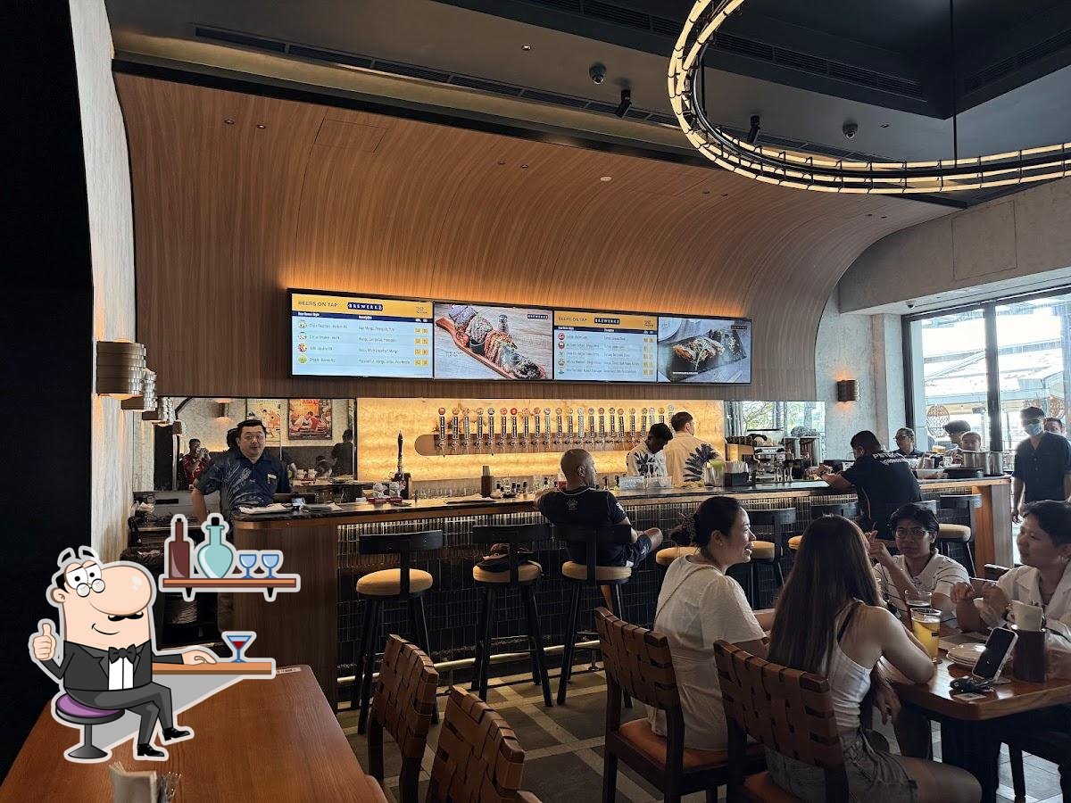 Brewerkz One Fullerton, Singapore - Restaurant menu, prices and reviews