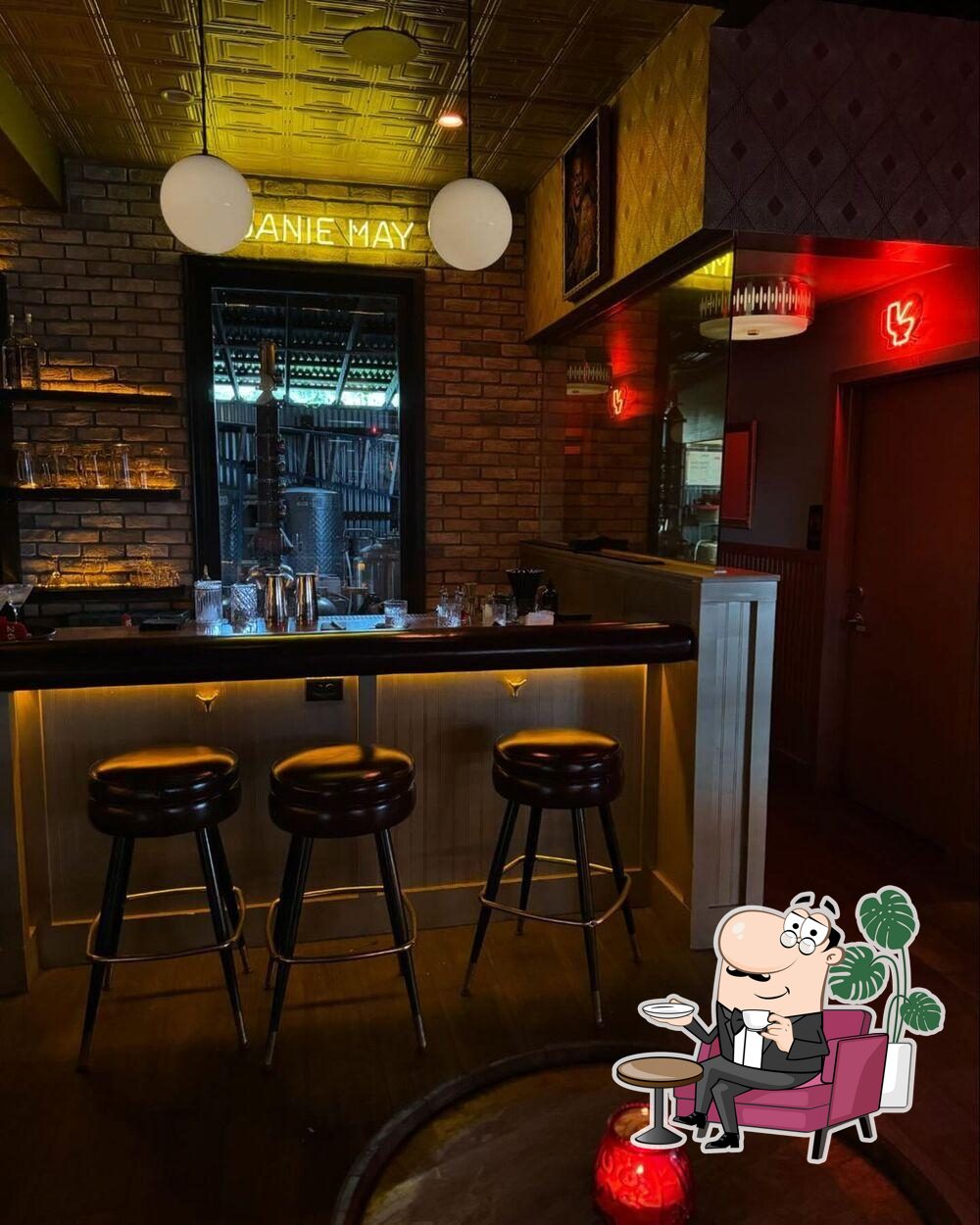 Swan Bar, San Diego - Restaurant menu, prices and reviews