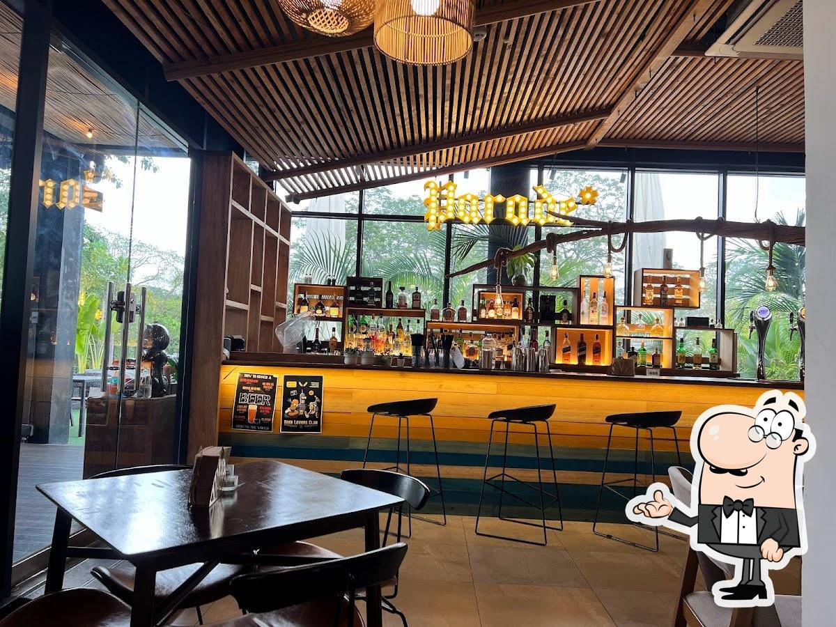 HOLA PARADE, Angeles - Restaurant menu, prices and reviews