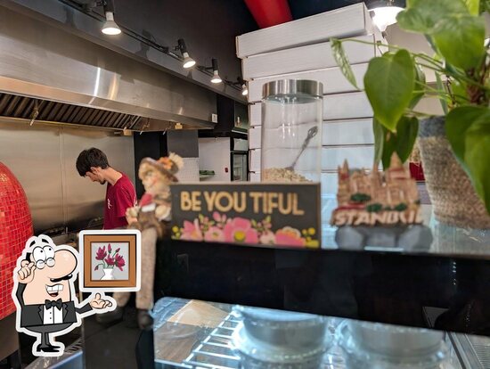 Zula Burger & Pizza, Toronto - Restaurant menu, prices and reviews