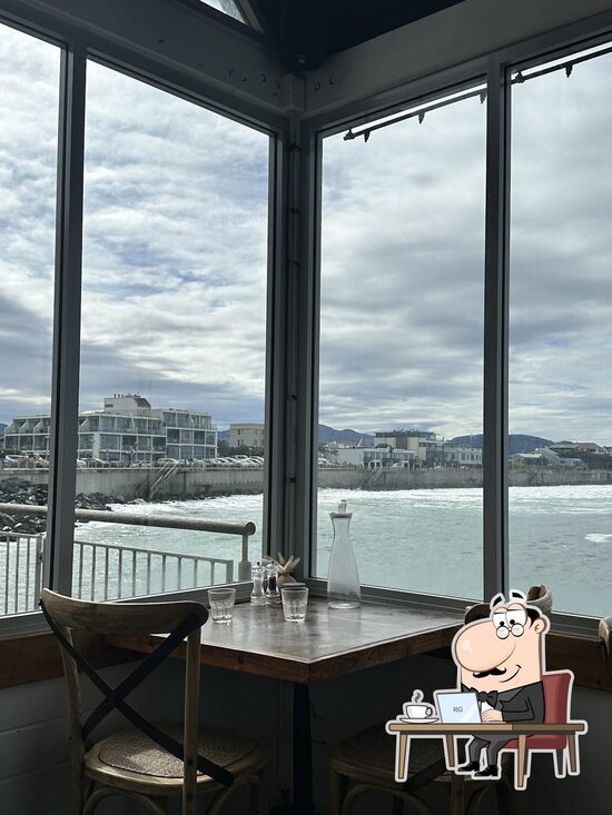 Long Dog Cafe, Dunedin - Restaurant menu, prices and reviews