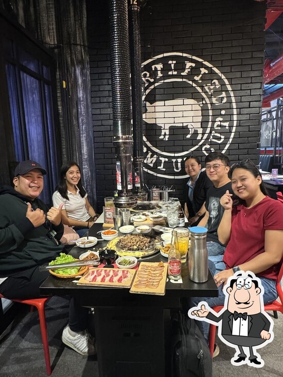 Romantic Baboy Ayala The 30th, Pasig - Restaurant menu, prices and reviews