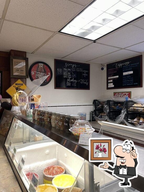 Chocolate Moose Ice Cream & Candy Store, Glenwood Springs - Restaurant ...