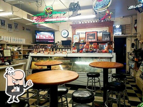 Manolis Grocery, Huron - Restaurant menu, prices and reviews