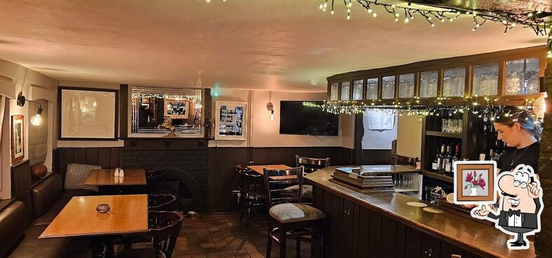 The Round Bush, Watford - Restaurant menu, prices and reviews
