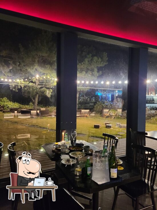 Revolver - Restaurant menu, prices and reviews