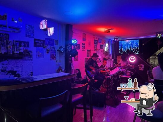 LEO's wall (Bar) - Soi 14, Bangkok - Restaurant menu, prices and reviews