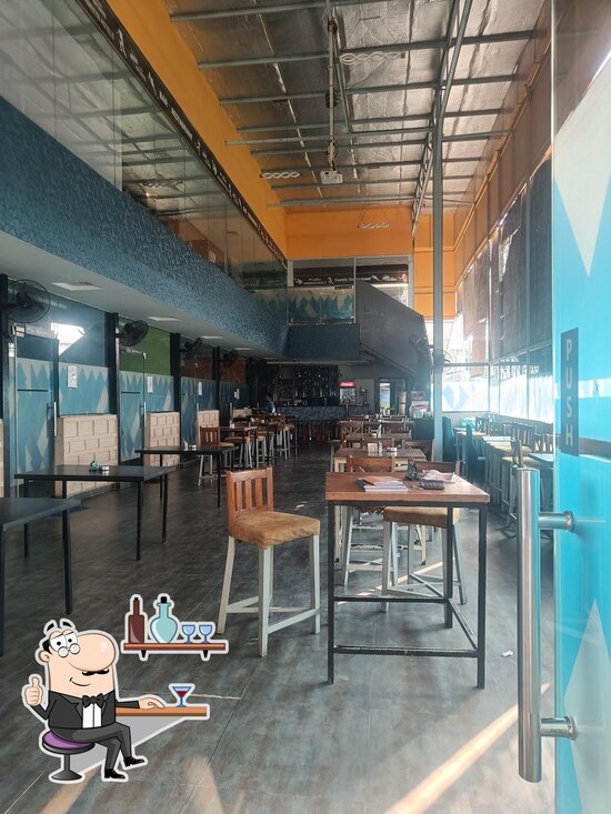 Bluemoon Elite Sports Bar and Family Restaurant, Hyderabad - Restaurant ...