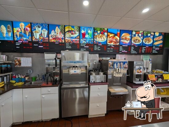 Double D, Caraquet - Restaurant menu, prices and reviews