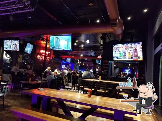 D.C. Cobb's East Dundee, East Dundee - Restaurant menu, prices and reviews