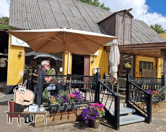 Kina Cafeteria & Grill, Frederiksværk - Restaurant menu, prices and reviews